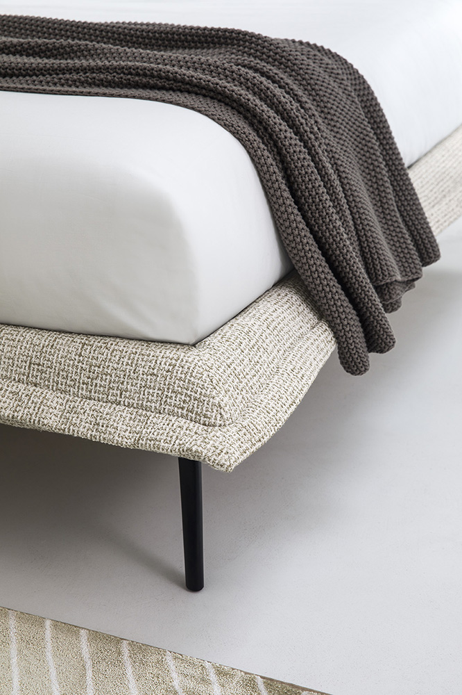 CS6087 Fluff Bed by Calligaris